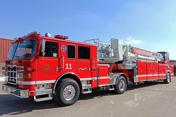 Ascendant® 102' Heavy-Duty Tiller Aerial Ladder | Pierce Mfg